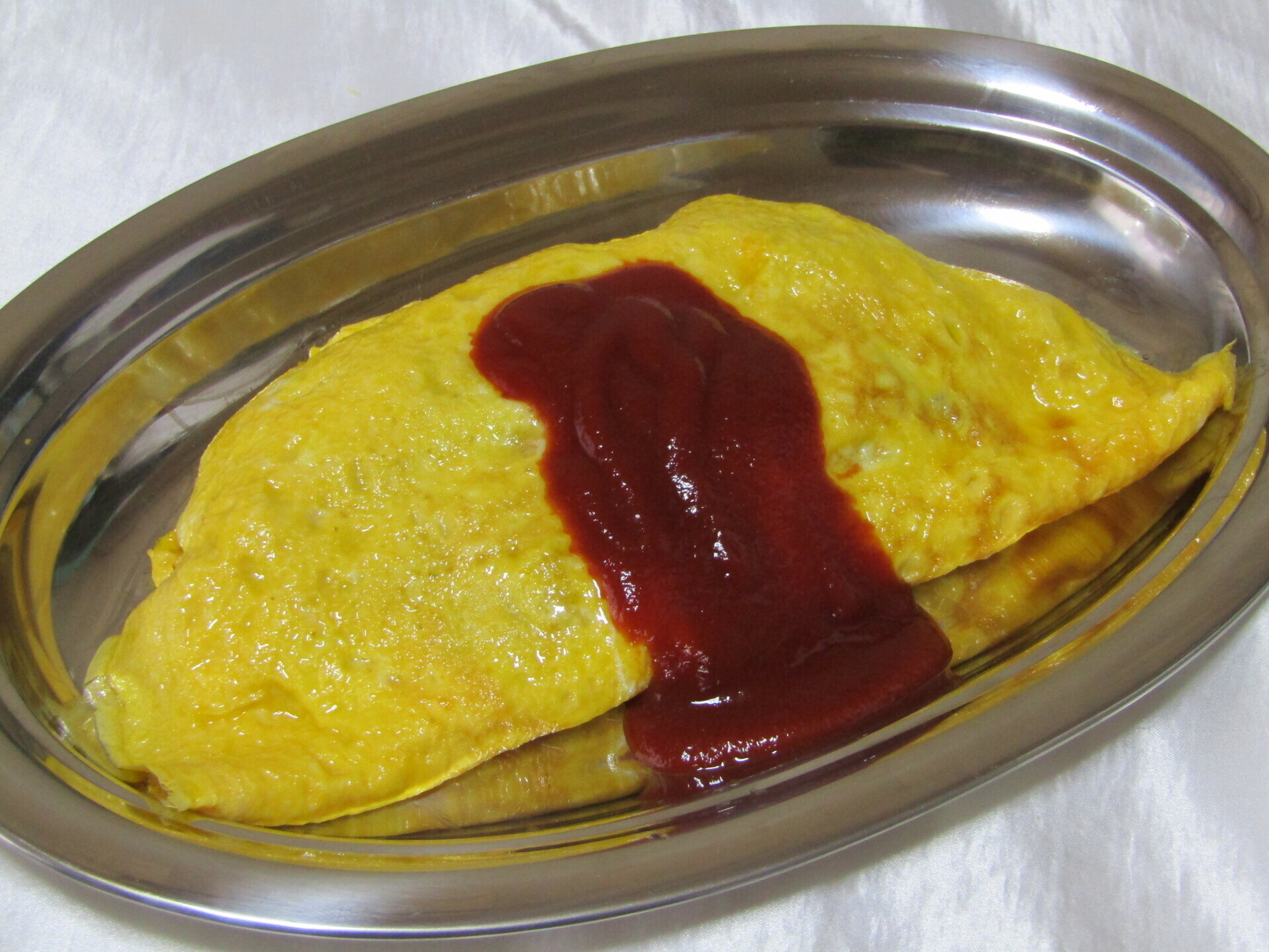 ハンバーグとウインナーとチーズを入れた「オムレツ」を作ってみた！: ひとり飯ブログ