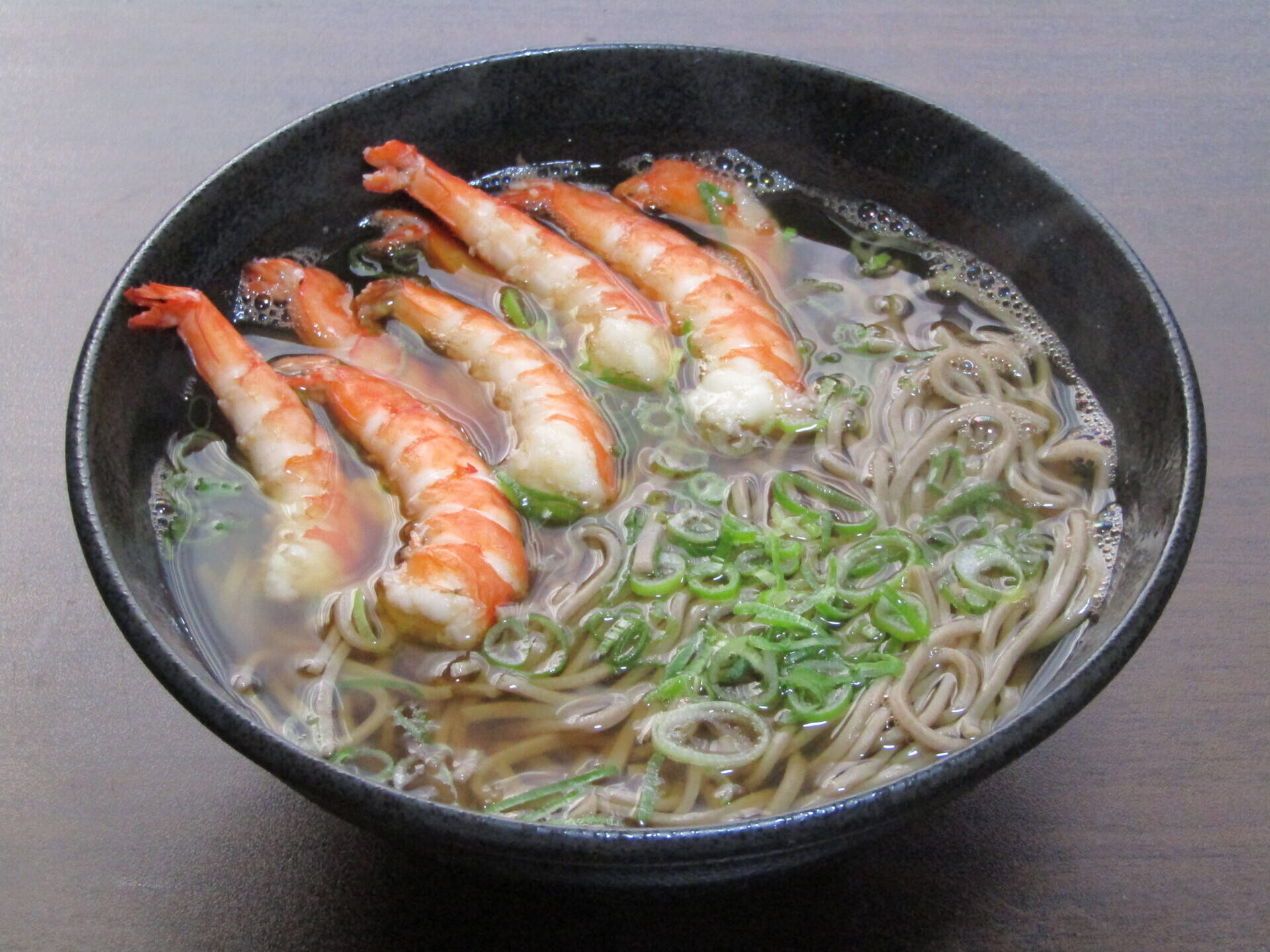 プリプリのエビを入れた「年越し蕎麦」が美味しかった: ひとり飯ブログ