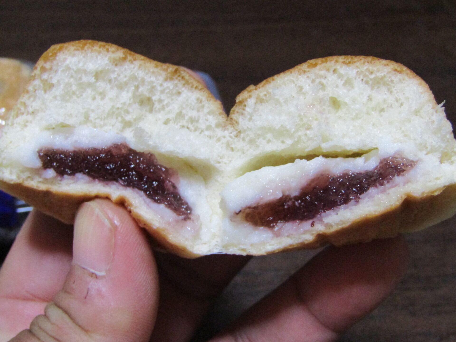 ヤマザキの「薄皮ブルーベリージャム＆ミルククリームパン」が美味しかった☆彡: ひとり飯ブログ